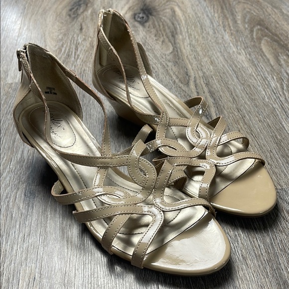 dexflex comfort | Shoes | Dexflex Comfort Strappy Wedge Sandals Size 1 ...